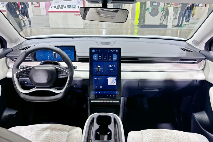 [U-EV]Foxtron Cavera緊急救援手冊曝光，造型靠攏北美版Model C，Luxgen n⁷面臨改款週期將退場? | U-CAR新聞