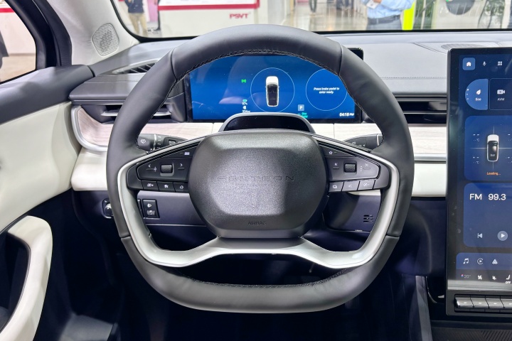 [U-EV]Foxtron Cavera緊急救援手冊曝光，造型靠攏北美版Model C，Luxgen n⁷面臨改款週期將退場? | U-CAR新聞